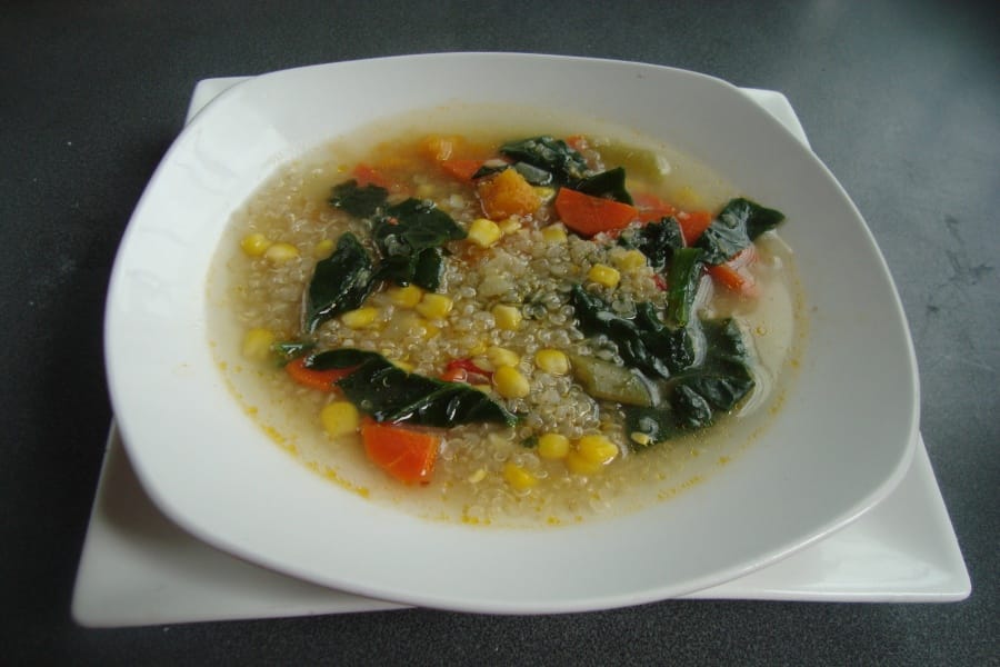 Sopas de Invierno: Sopa de verduras con quínoa - Recetas fáciles para ...